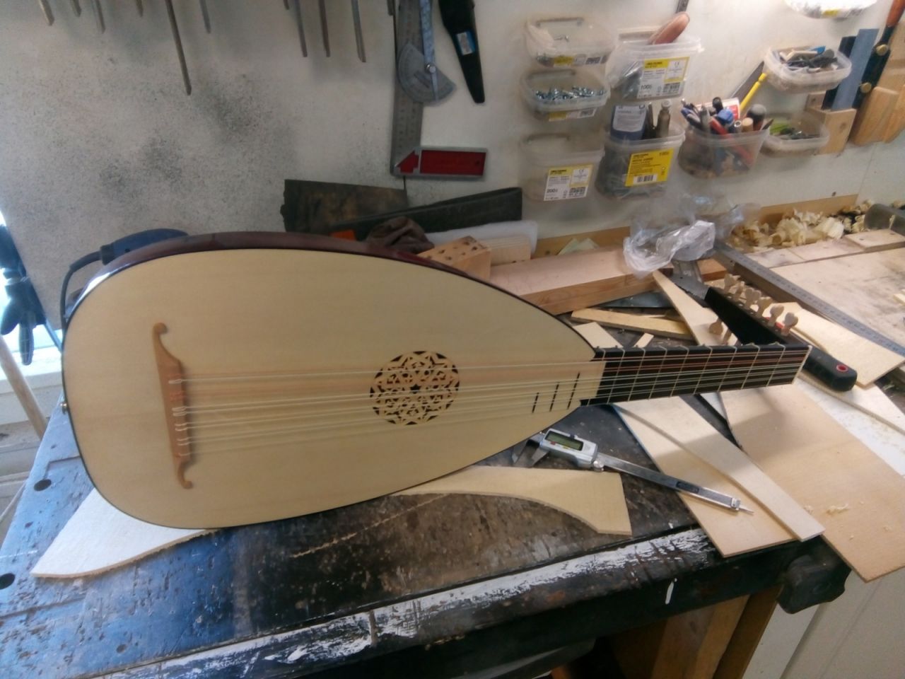 Lauri Niskanen, Luthier